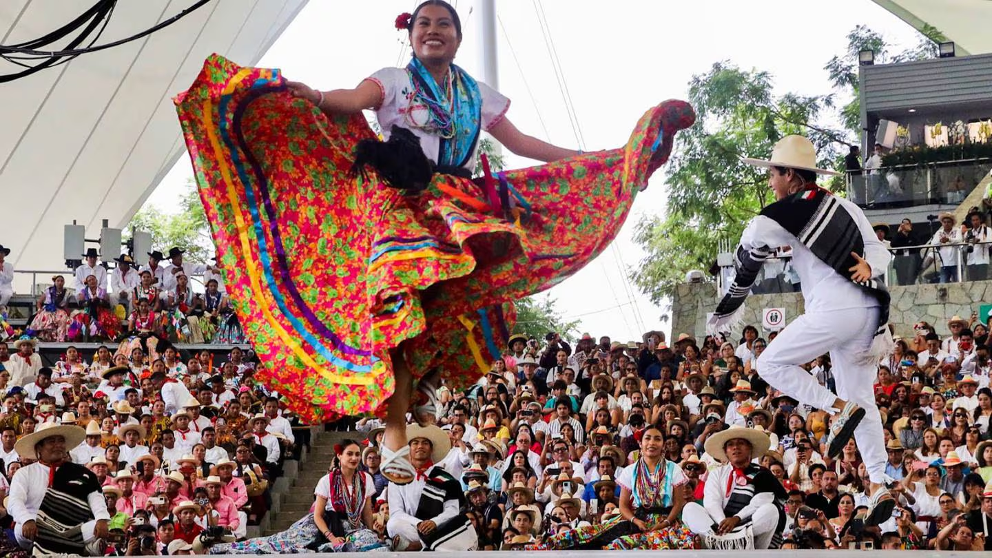 La Guelaguetza: Una Celebración de Unidad y Diversidad Cultural en ...